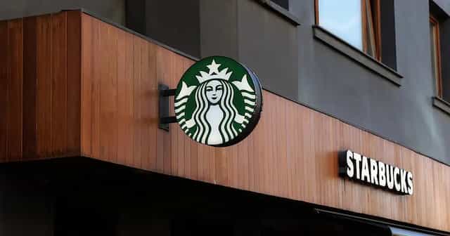 Starbucks introduce due nuovi piatti vegani - inNaturale